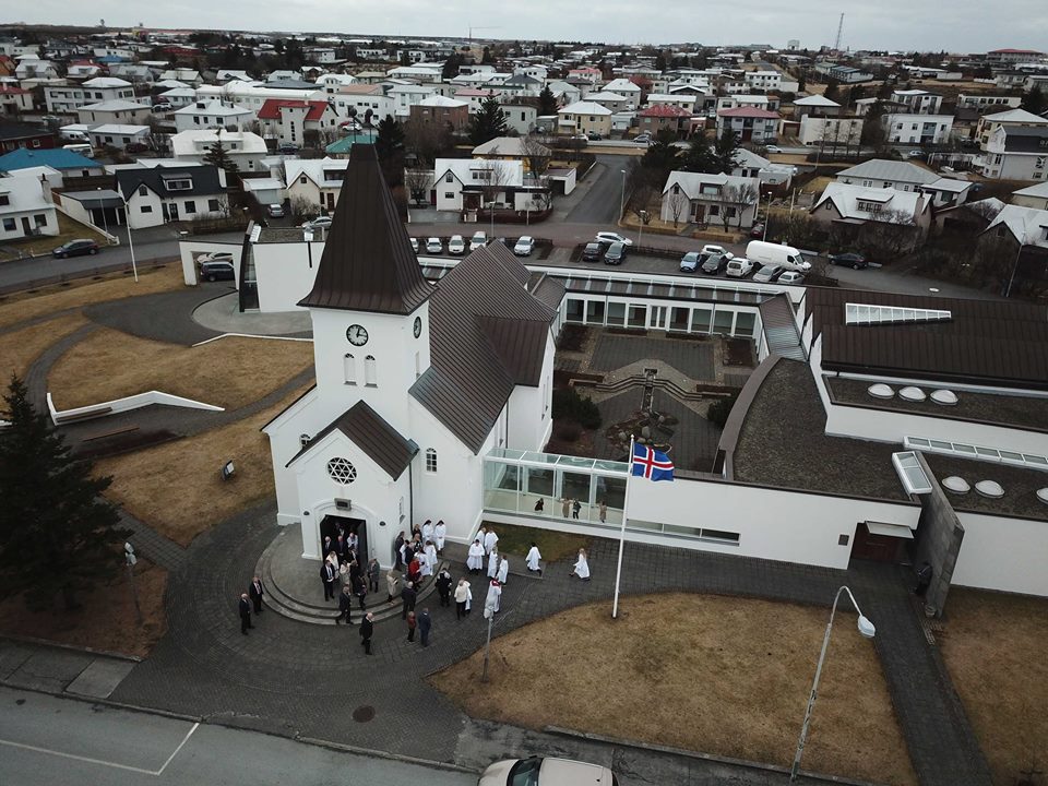Hefðbundinn sunnudagur í Keflavíkurkirkju, 10. okt. kl. 11 ...